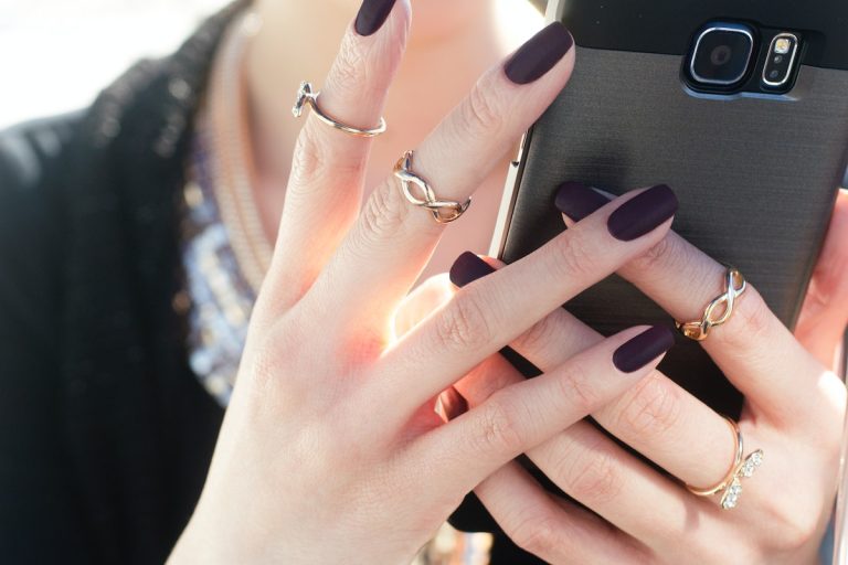 Russian Gel Manicure vs Traditional Manicure: How to Choose - The Alley ...